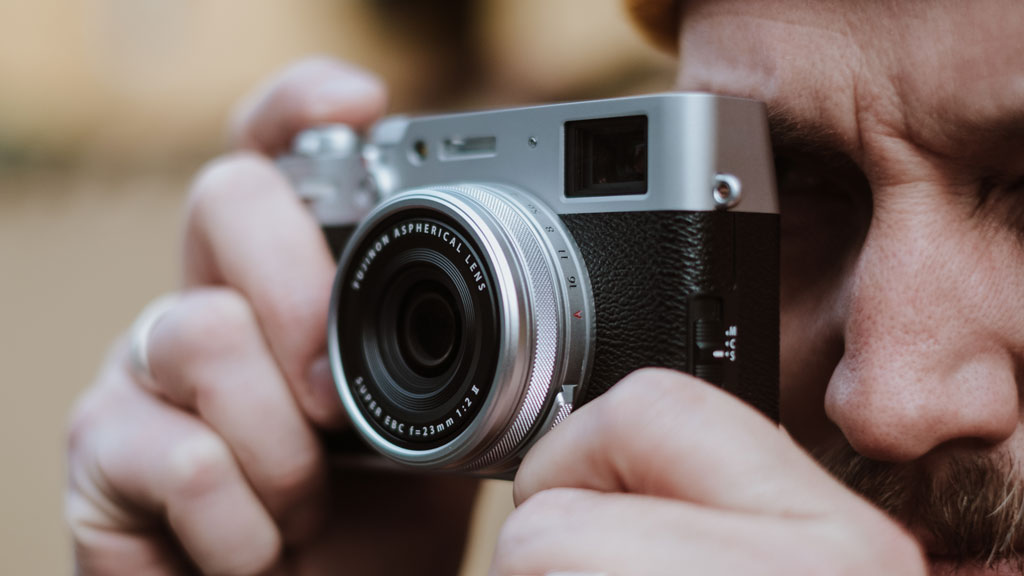 Fujifilm X100F vs X100V - The 10 Main Differences - Mirrorless Comparison