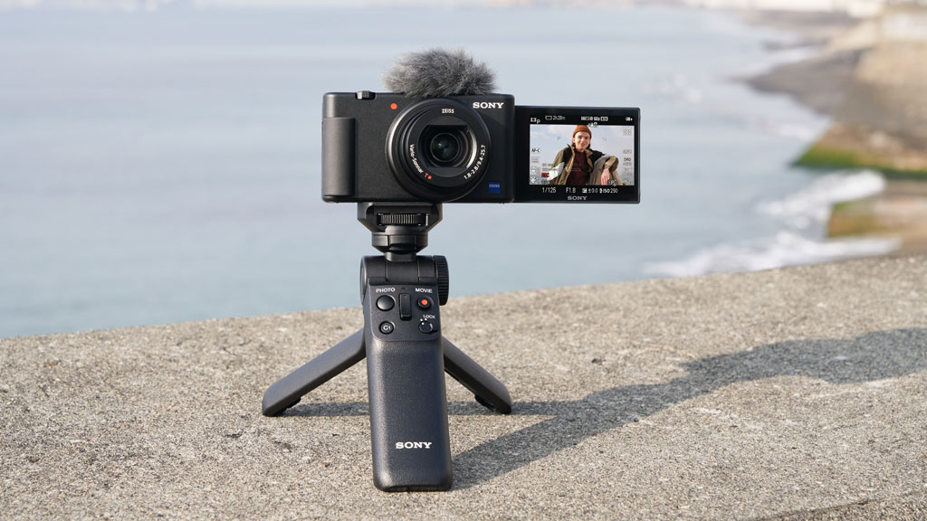 Sony ZV1 vs Panasonic G100 for Vlogging - The 10 Main differences ...
