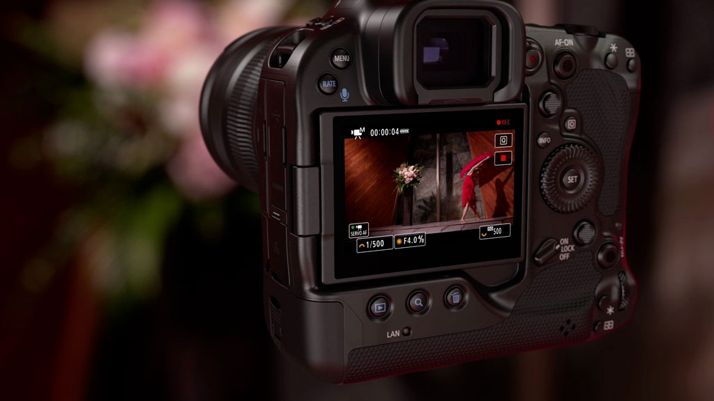 Canon EOS R3 vs R5 - The 10 Main Differences - Mirrorless Comparison