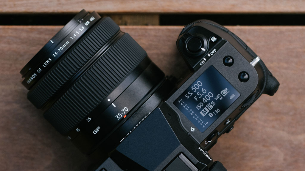 Fujifilm GFX 50S II vs 50R - The 10 main differences - Mirrorless Comparison