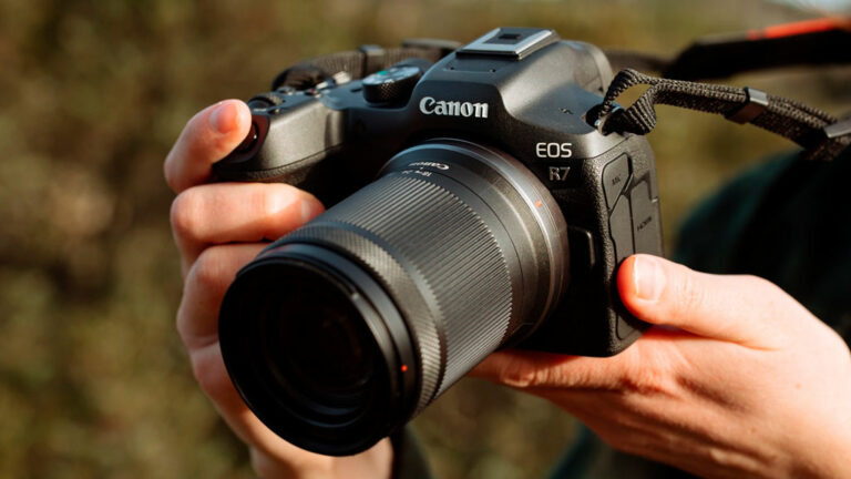 Canon EOS R6 vs R7 - The 10 Main Differences - Mirrorless Comparison