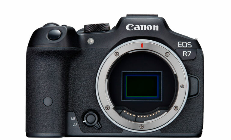 Canon EOS R6 vs R7 - The 10 Main Differences - Mirrorless Comparison