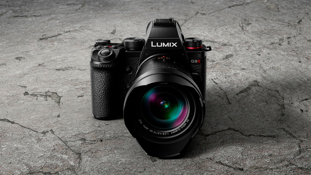 Panasonic G9 II vs OM System OM-1 - The 10 Main Differences - Mirrorless Comparison