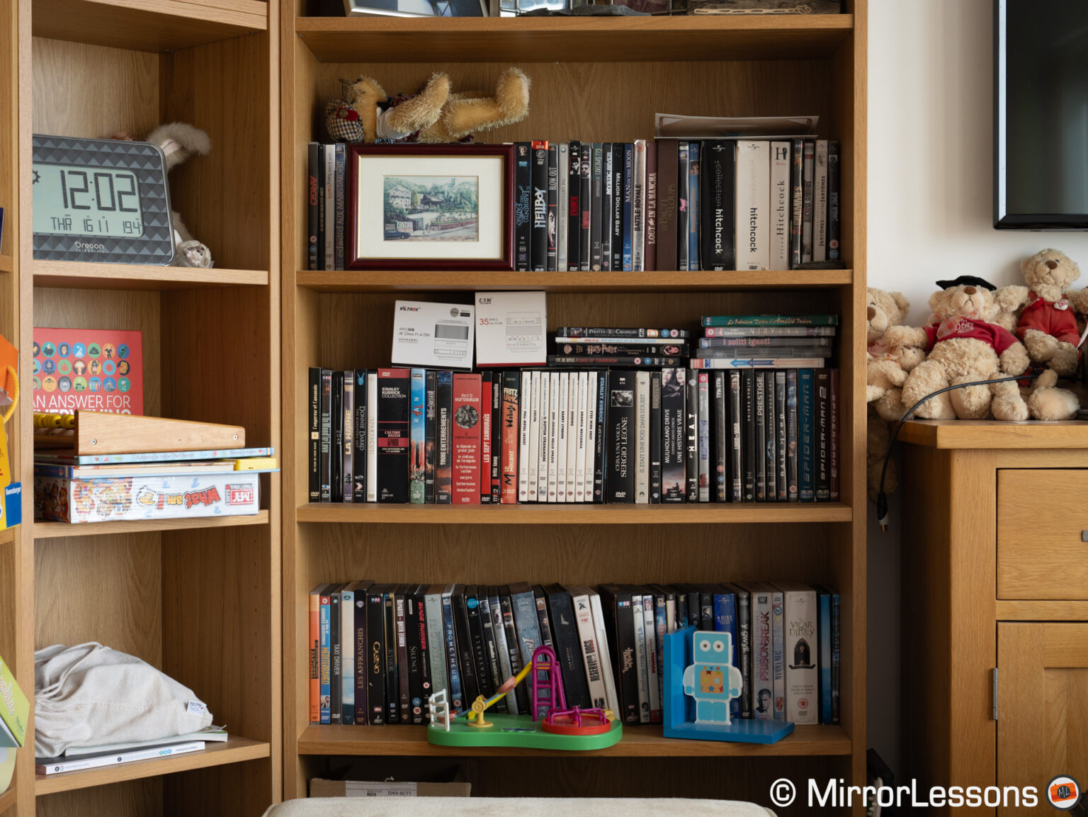 OM System OM-1 vs OM-1 II - The 10 Main Differences - Mirrorless Comparison